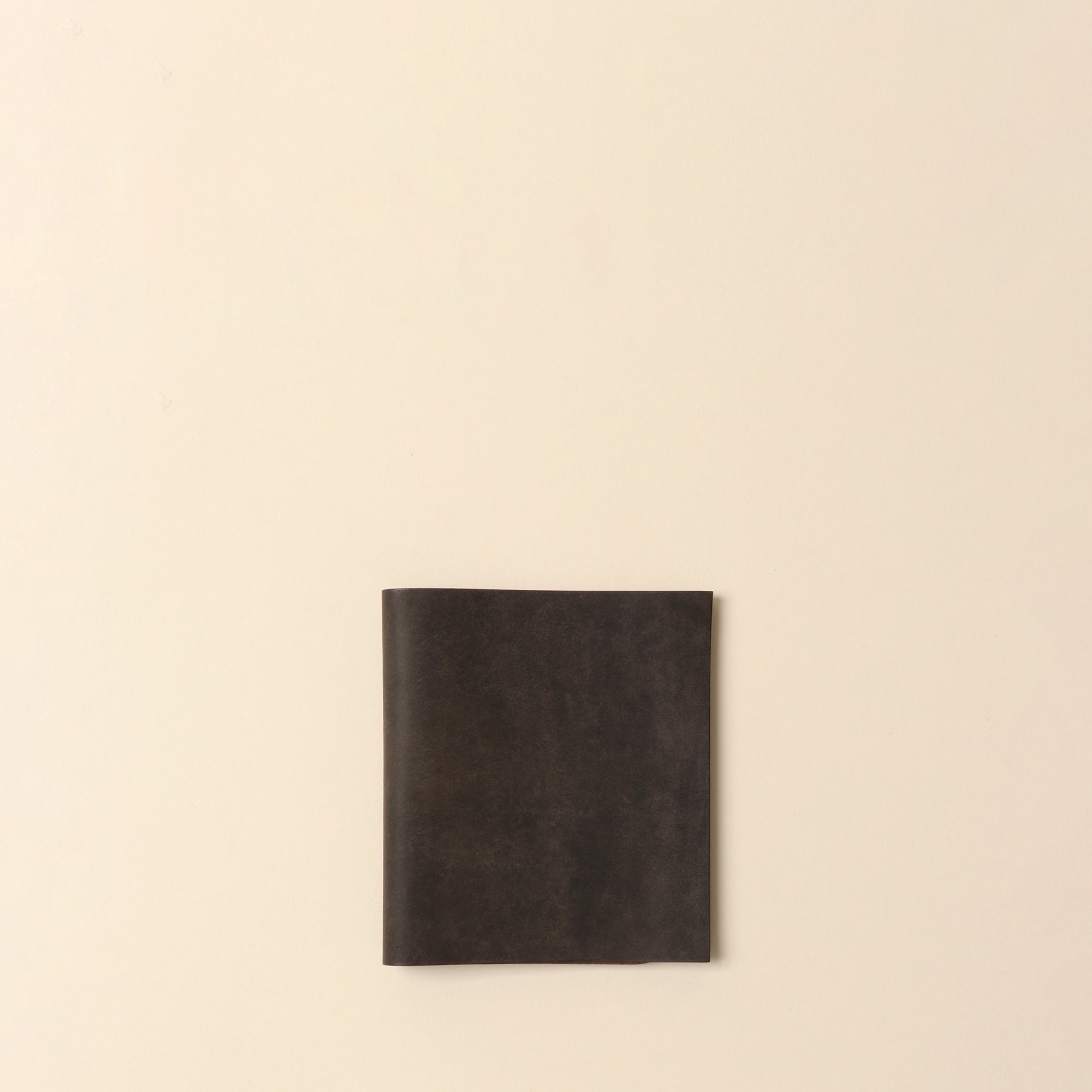 ＜モジャカワ＞ saba half 二つ折り財布/グレー | テーーマ teema